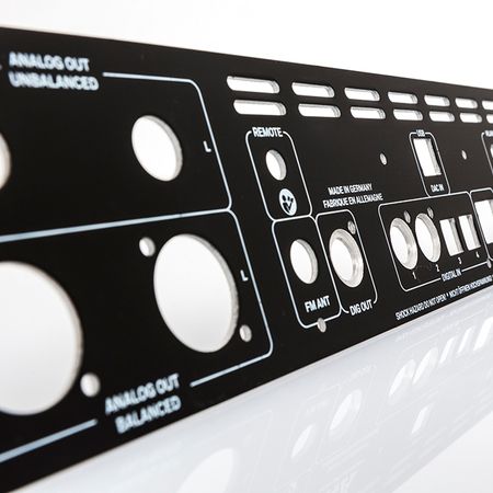 Frontplatten aus Aluminium, Edelstahl & Kunststoff von ADW